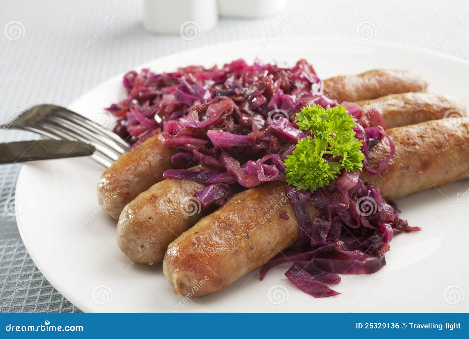 Rode Kool en Worst stock foto. Image of worst, kleur - 25329136