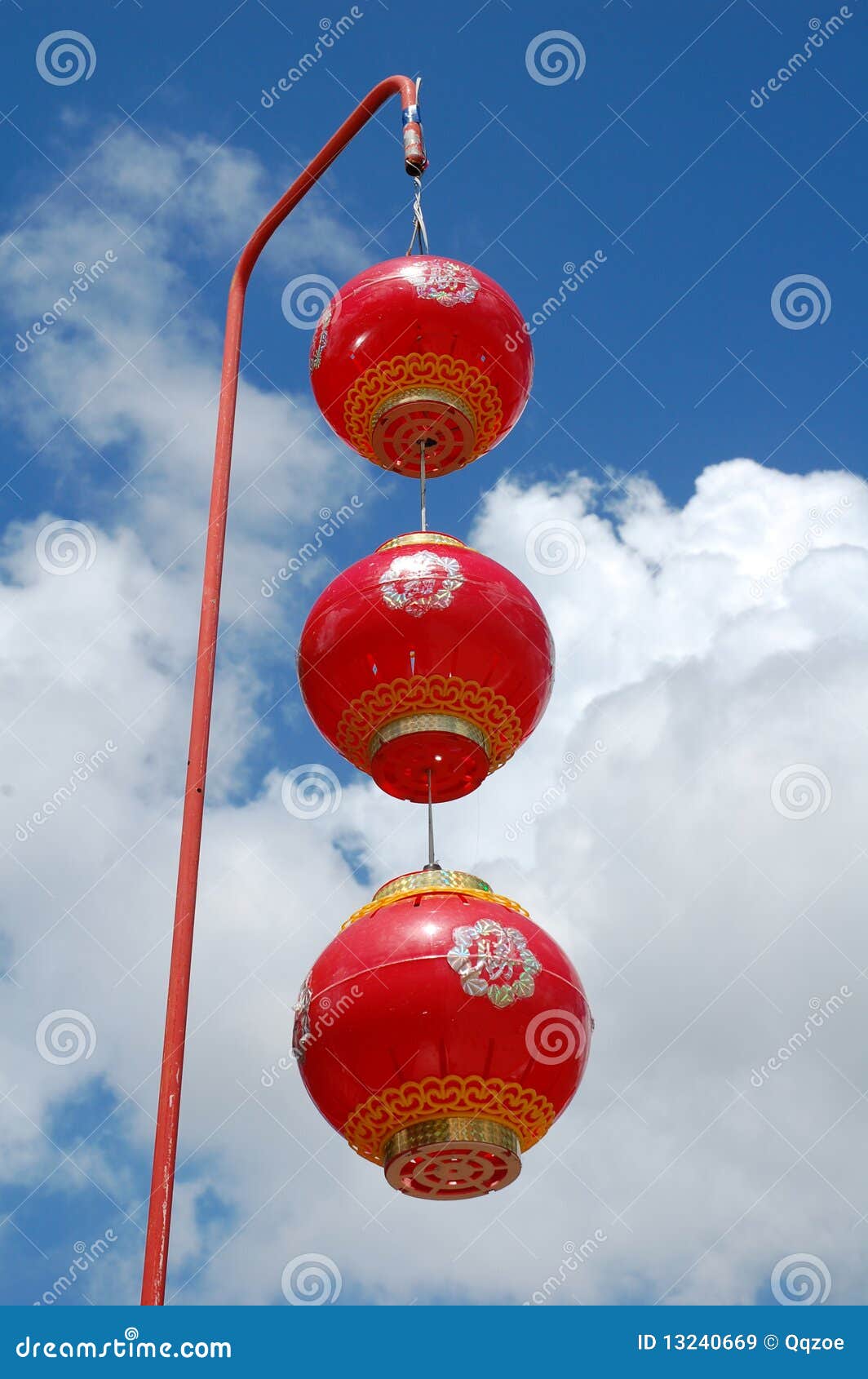 Rode lantaarn stock afbeelding. Image of mooi, china - 13240669