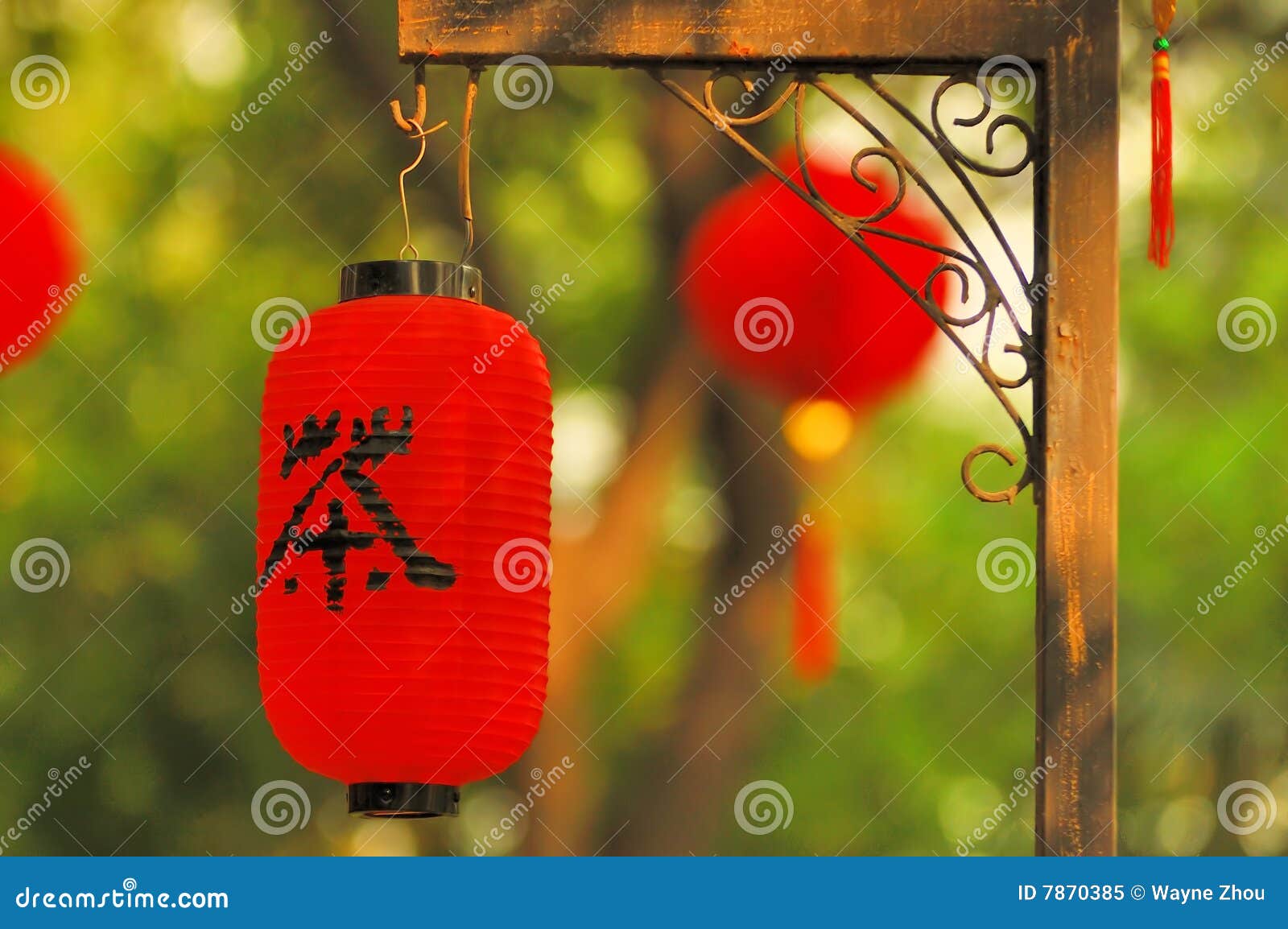 Rode Lantaarn Van Een Theehuis Stock Afbeelding - Image of gebouw ...