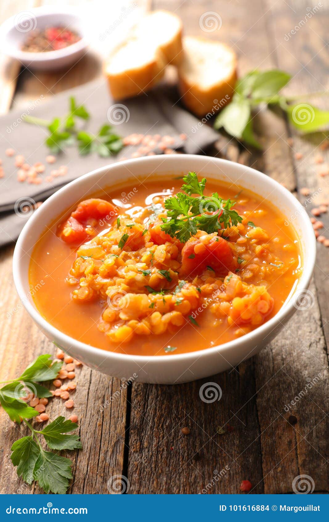 Rode linzensoep stock foto. Image of soep, peulvrucht - 101616884