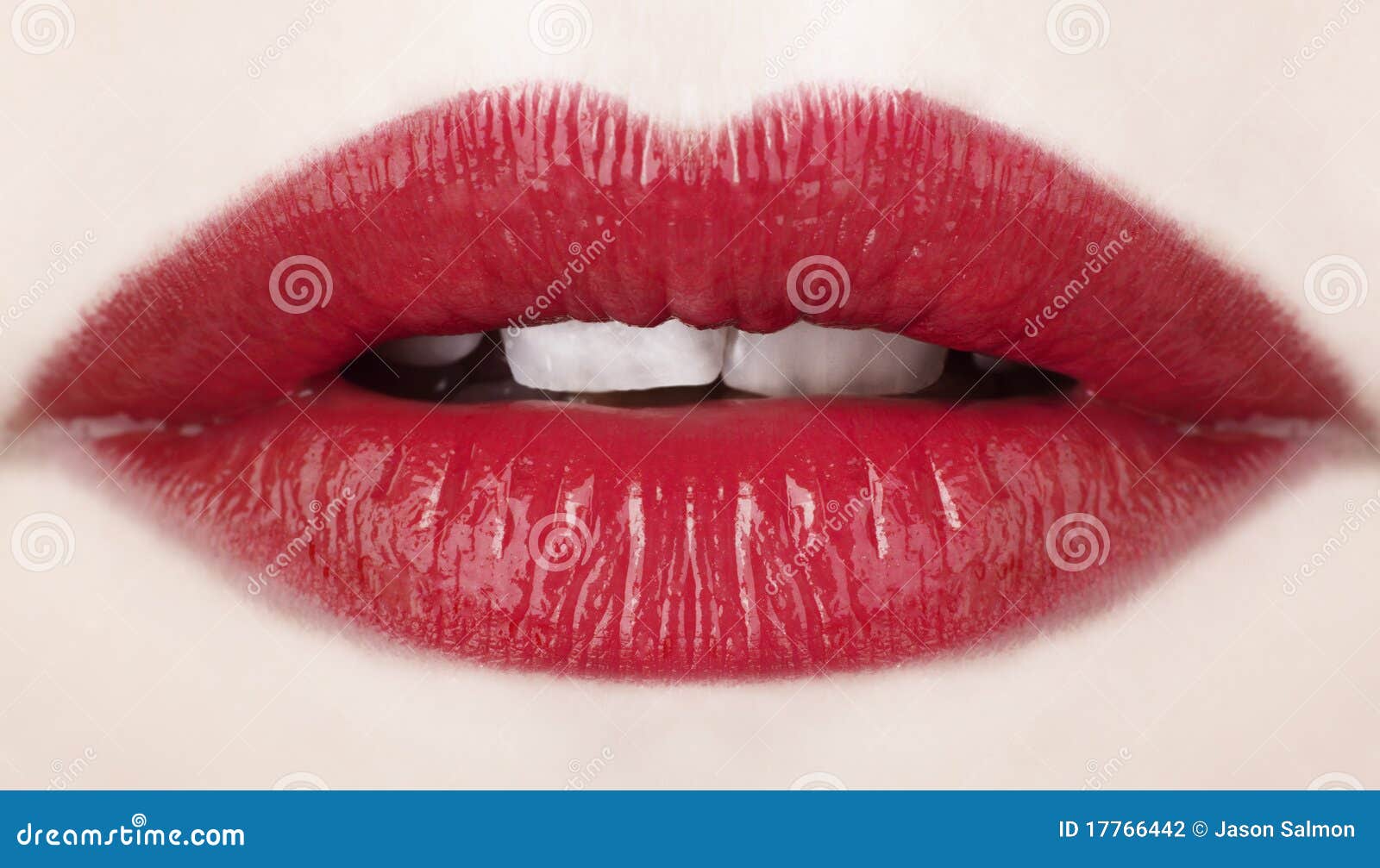 Rode lippen stock foto. Image of tanden, schoonheid, zoet - 17766442