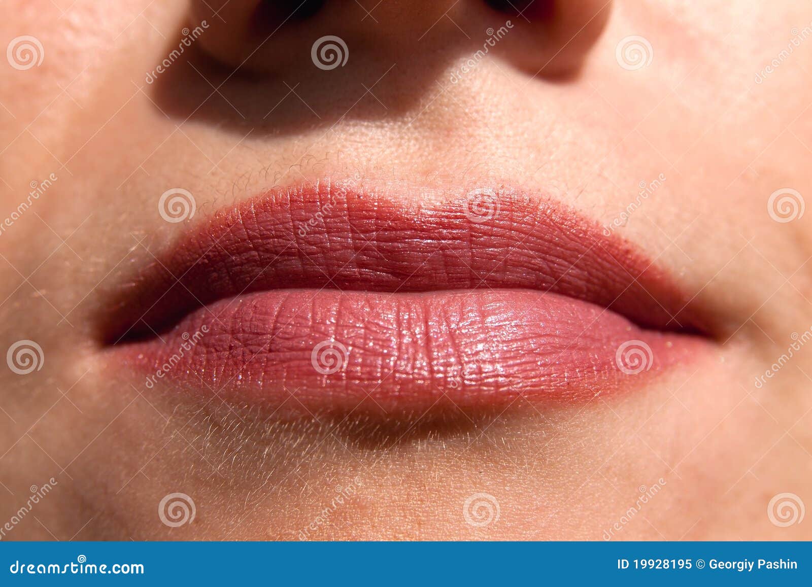 Rode lippen stock afbeelding. Image of wijfjes, erotisch - 19928195