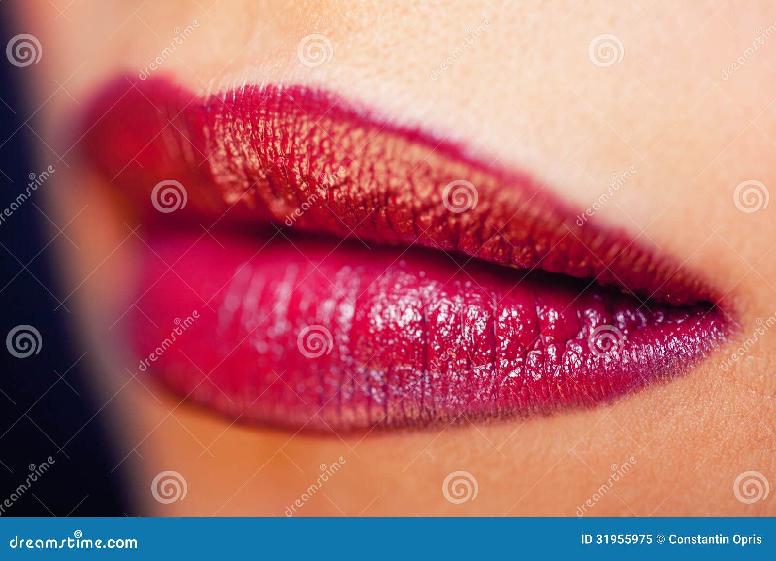 Rode lippen stock afbeelding. Image of maak, mond, aantrekkingskracht ...