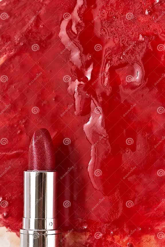 Rode lippenstift met glans stock afbeelding. Image of pommade - 17493937