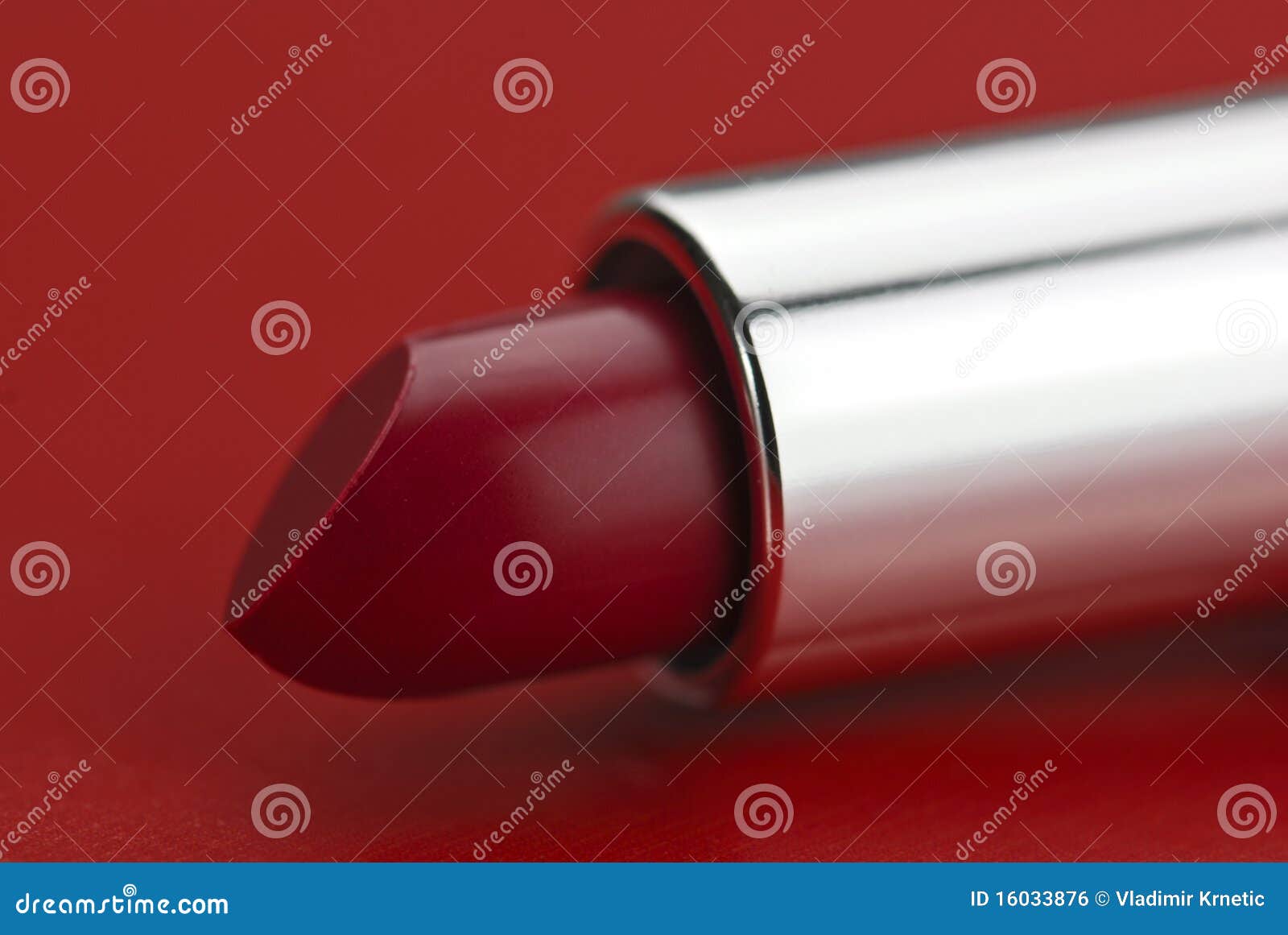 Rode Lippenstift Op Rode Achtergrond Stock Foto - Image of kleur ...