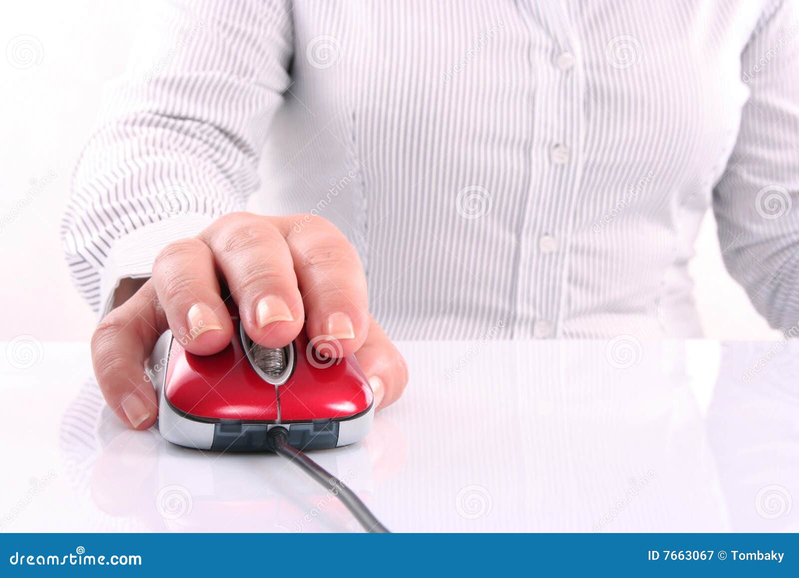 Rode Muis En Vrouwelijke Handen Stock Afbeelding - Image of vinger ...