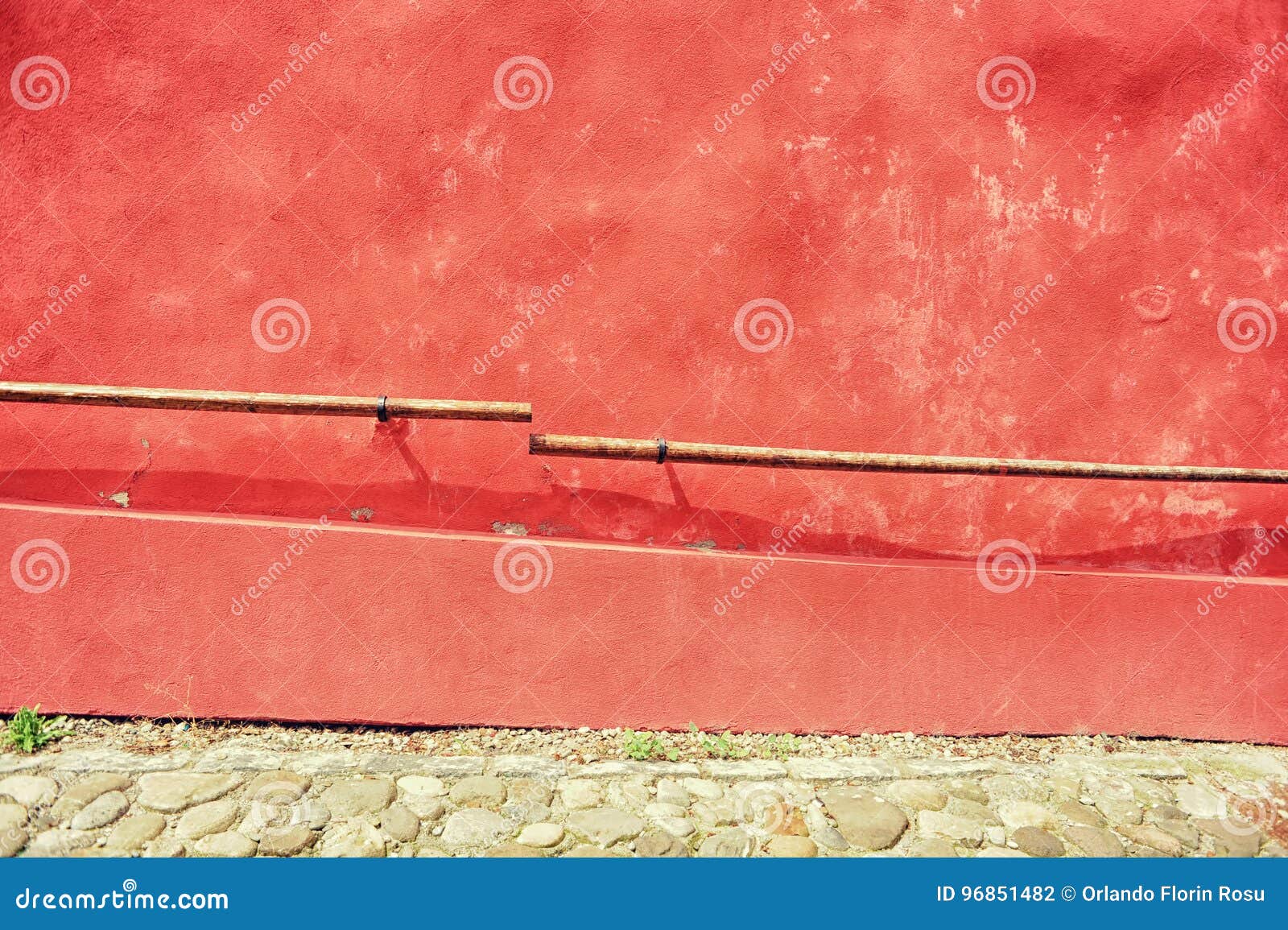 Rode muur in oud stock foto. Image of kasteel, textuur - 96851482