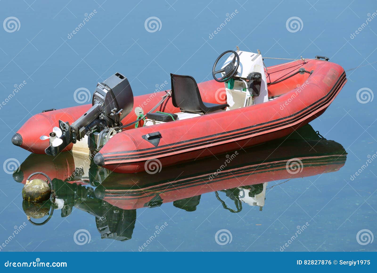 Rode Opblaasbare Boot Met Motor Stock Foto - Image of marine ...