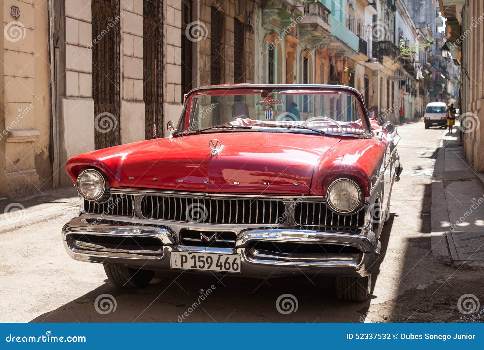 Rode oude auto redactionele fotografie. Image of modellen - 52337532