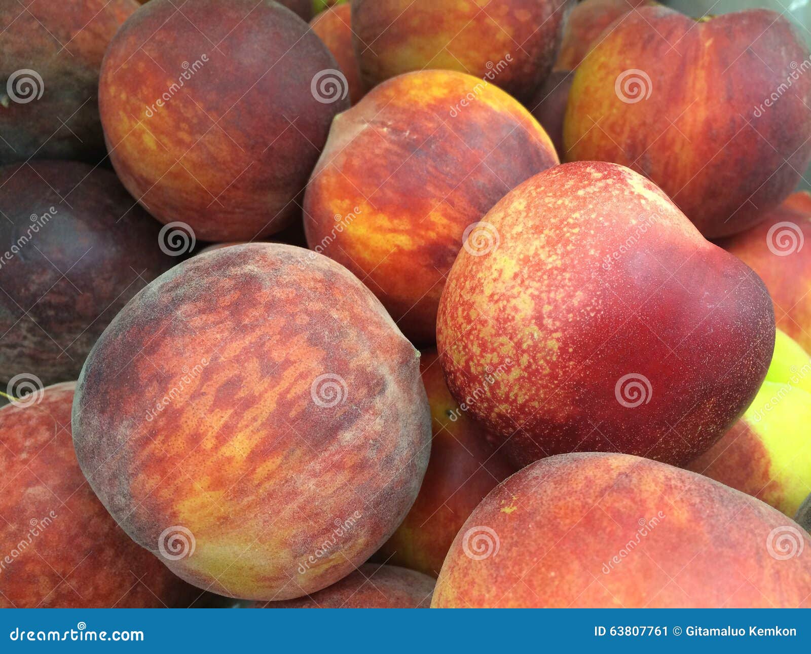 Rode perzik stock afbeelding. Image of perzik, plantaardig - 63807761