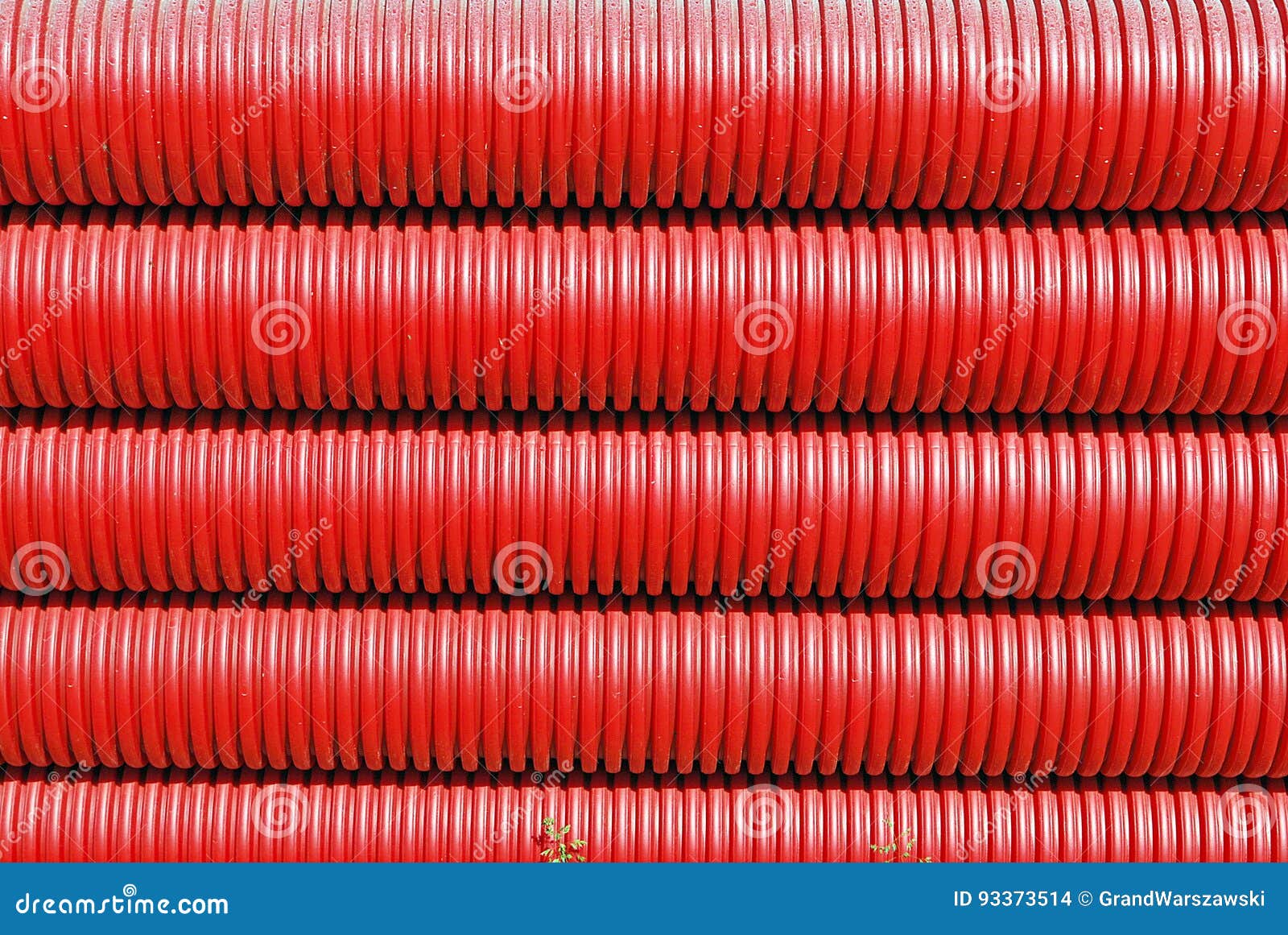 Rode Plastic Buizen in Het Pakhuis Stock Foto - Image of fotografie ...