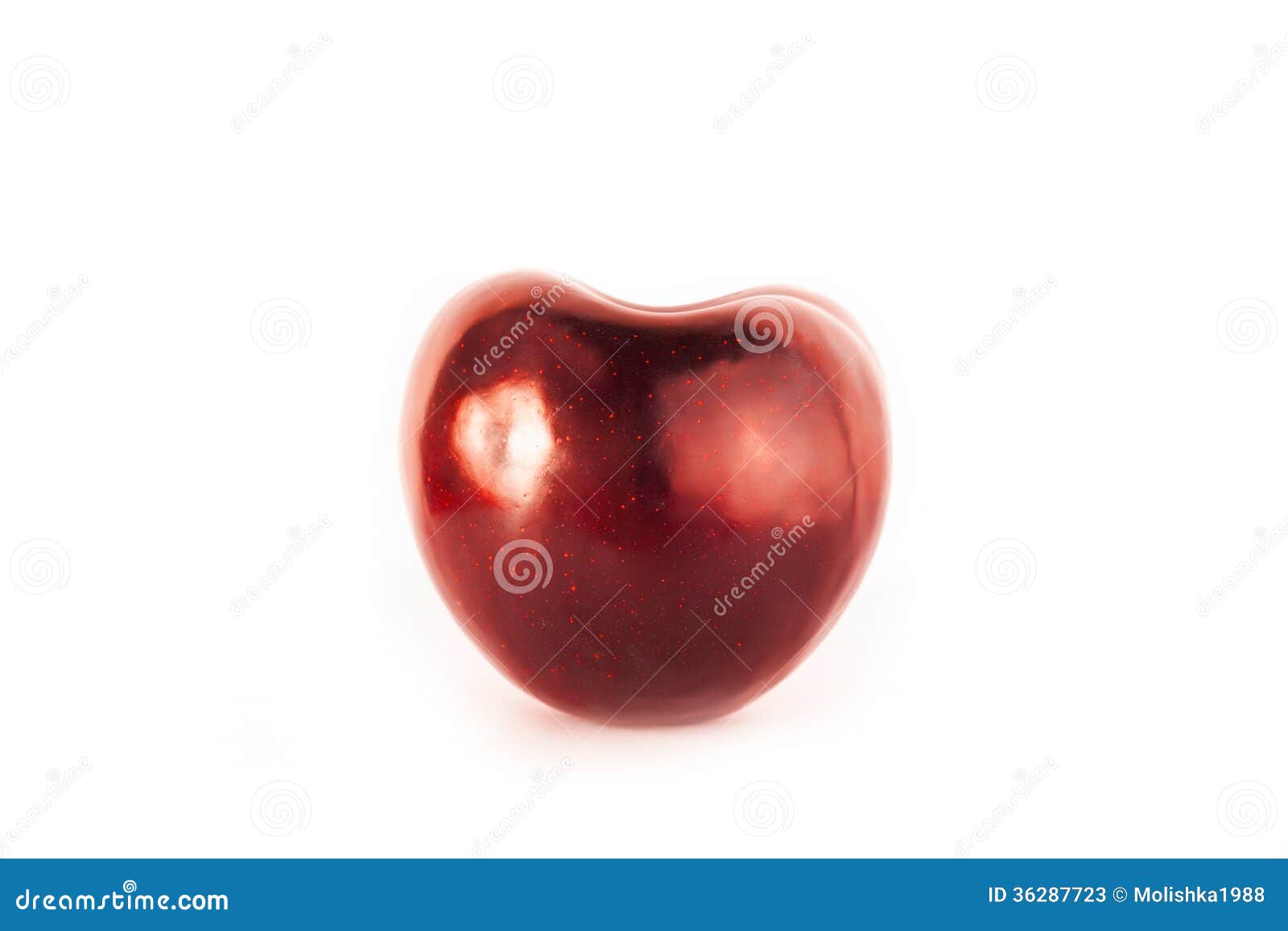 Rode Pruim in De Vorm Van Hart Op Witte Achtergrond Stock Afbeelding ...