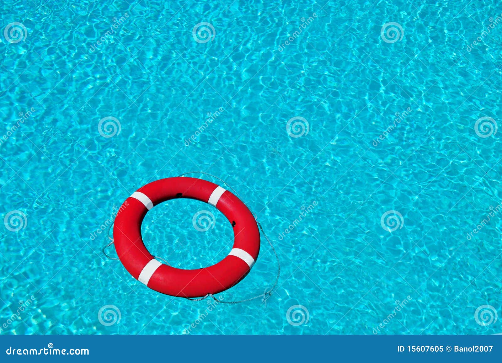 Rode Reddingsboei in Water. Stock Afbeelding - Image of noodsituatie ...