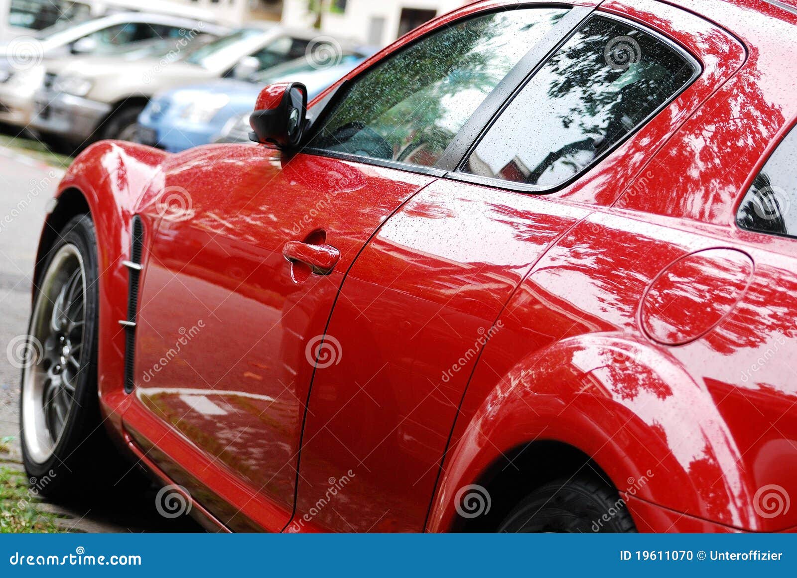 Rode Sportwagen stock foto. Image of venster, wielen - 19611070