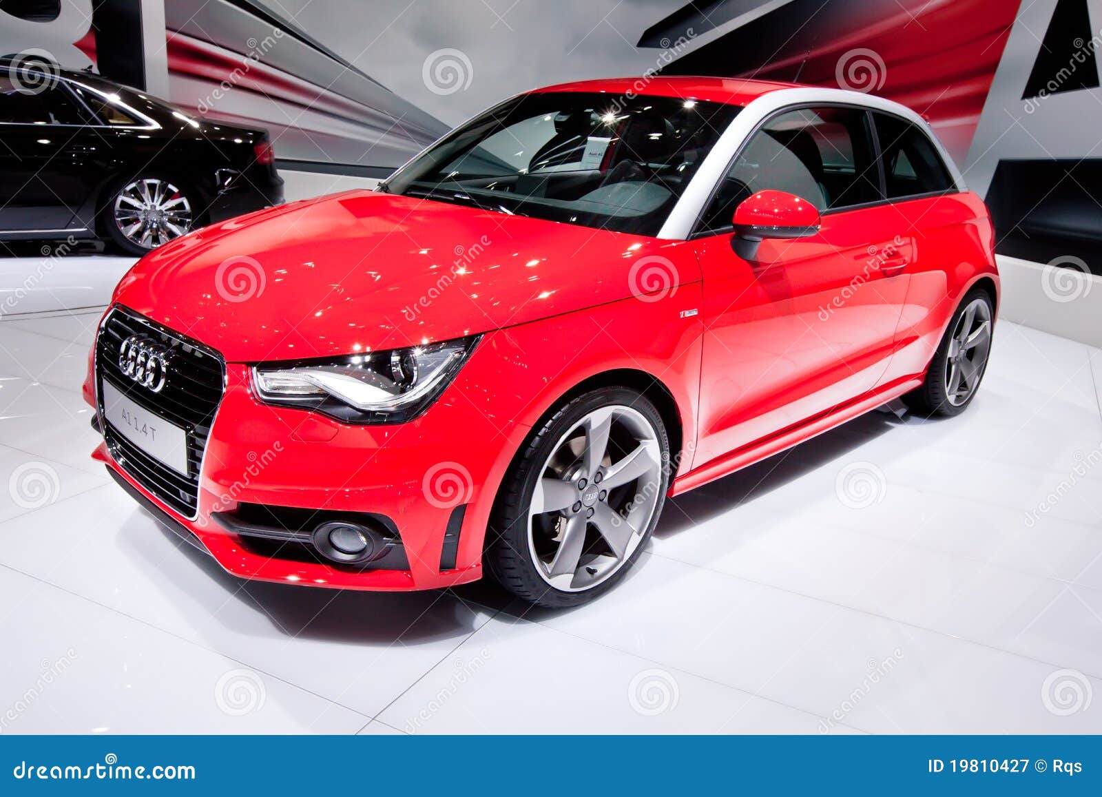 Rode sportwagen Audi A1 redactionele fotografie. Image of metaal - 19810427