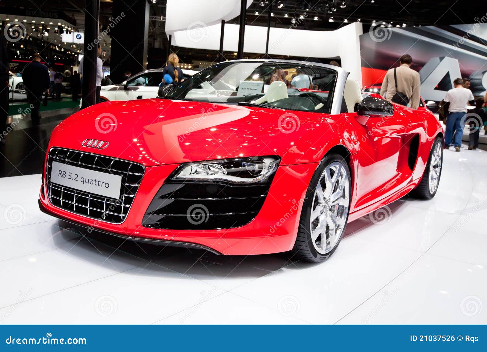 Rode sportwagen Audi R8 redactionele foto. Image of wiel - 21037526
