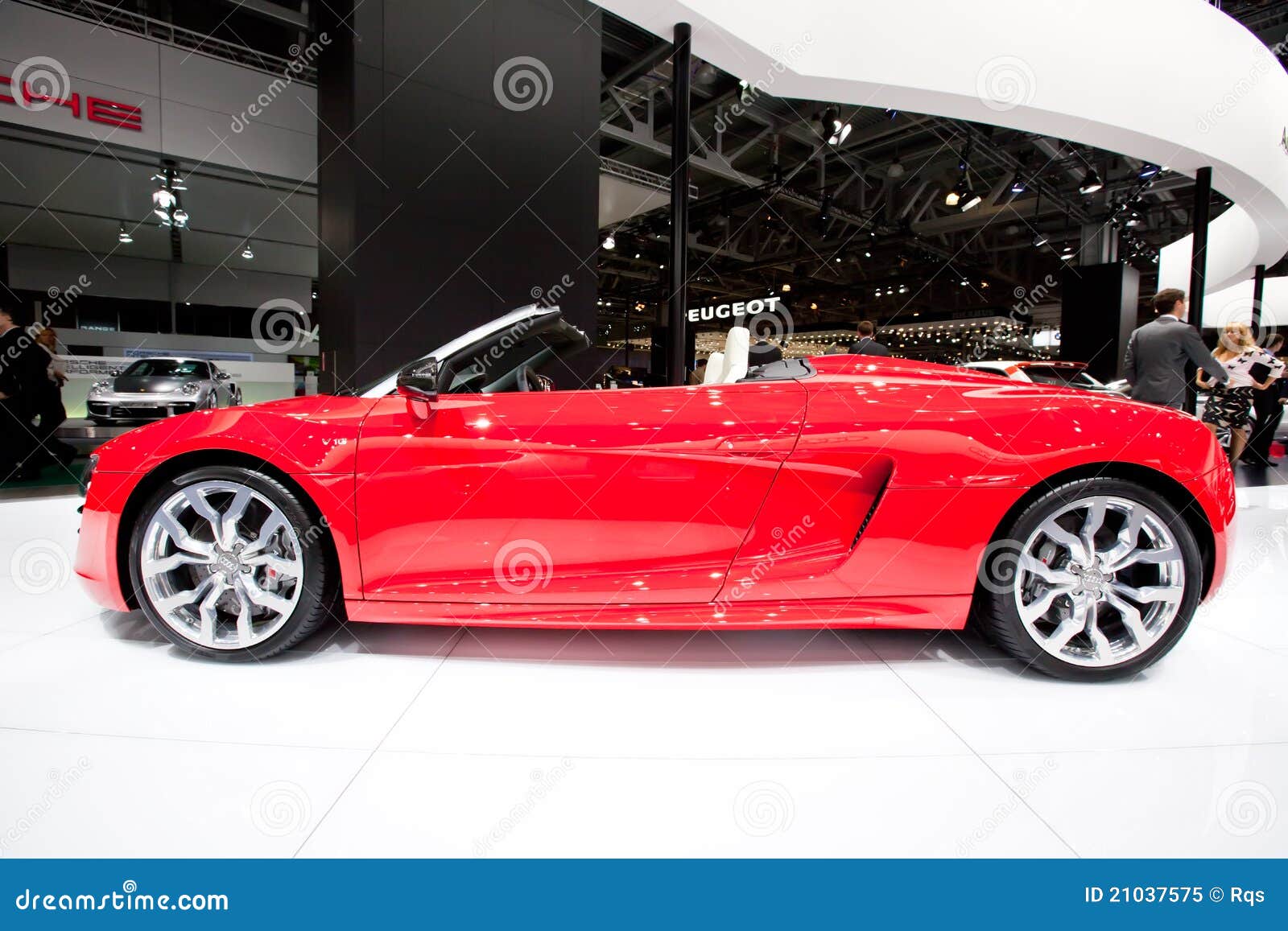 Rode sportwagen Audi R8 redactionele afbeelding. Image of deur - 21037575