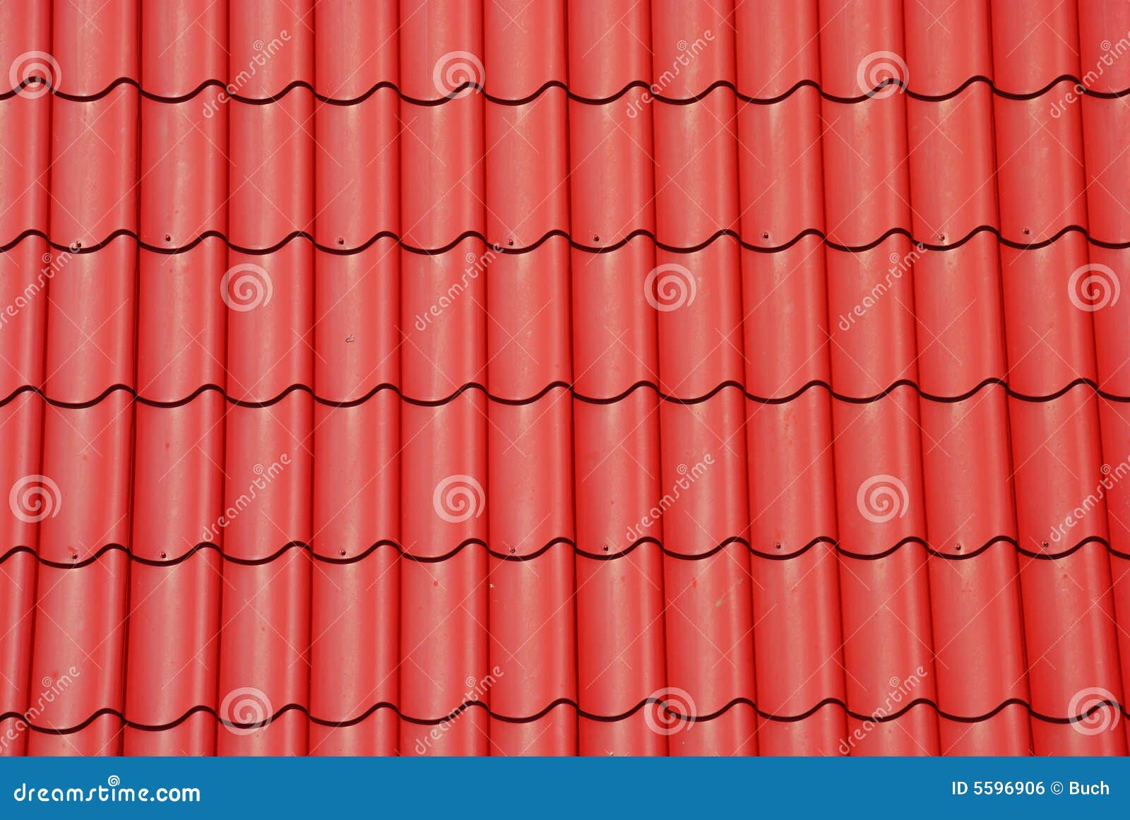 Rode tegel op het dak stock foto. Image of buitenkant - 5596906