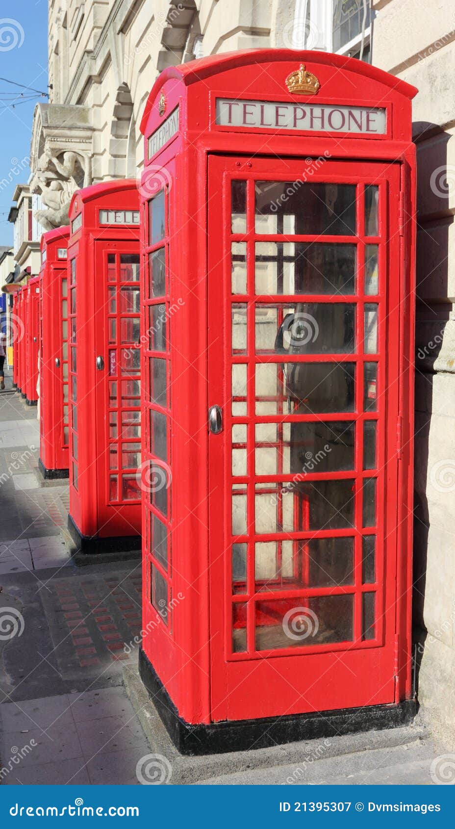 Rode Telefooncellen stock afbeelding. Image of stad, londen - 21395307