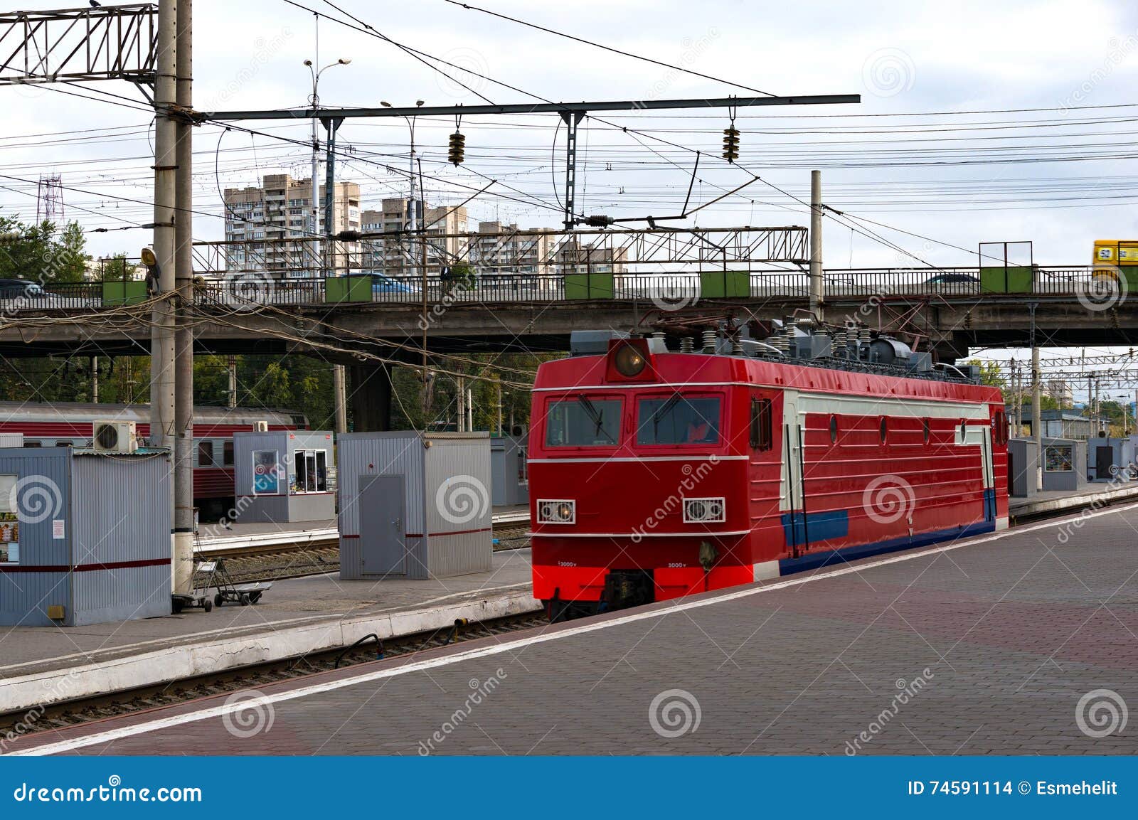 Rode Trein, Locomotief Op Station Stock Foto - Image of motie, sovjet ...
