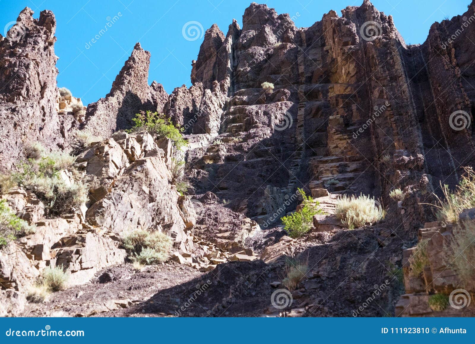 Rode veranderde leien stock foto. Image of zand, rots - 111923810
