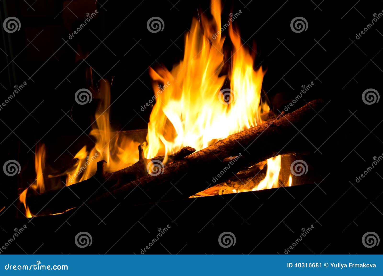 Rode vlam stock afbeelding. Image of brandwond, nacht - 40316681