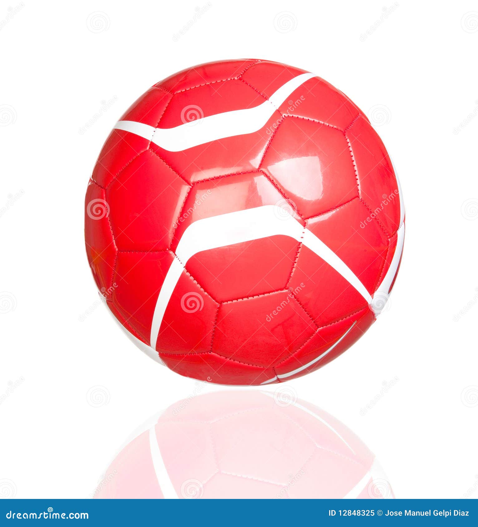 Rode voetbalbal stock afbeelding. Image of spel, zwart - 12848325