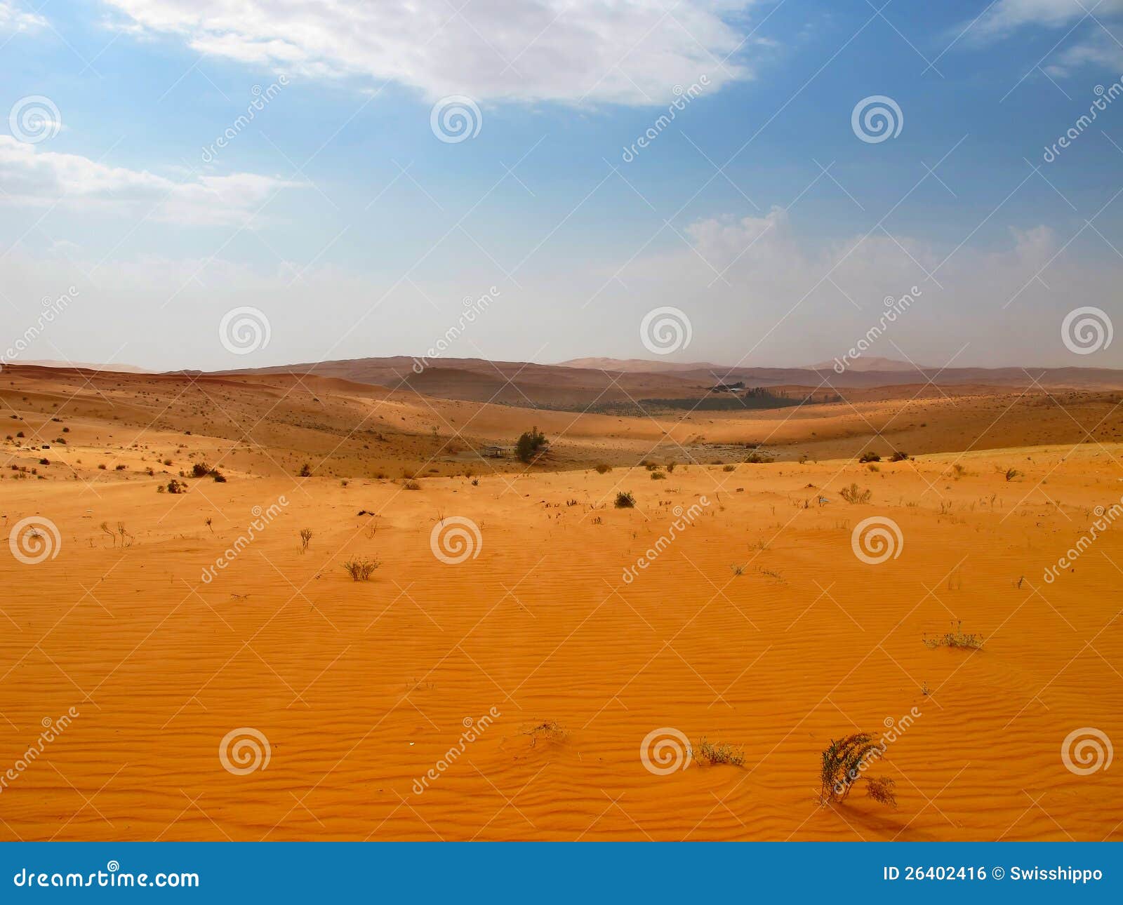 Rode zandwoestijn stock foto. Image of onvruchtbaar, avontuur - 26402416