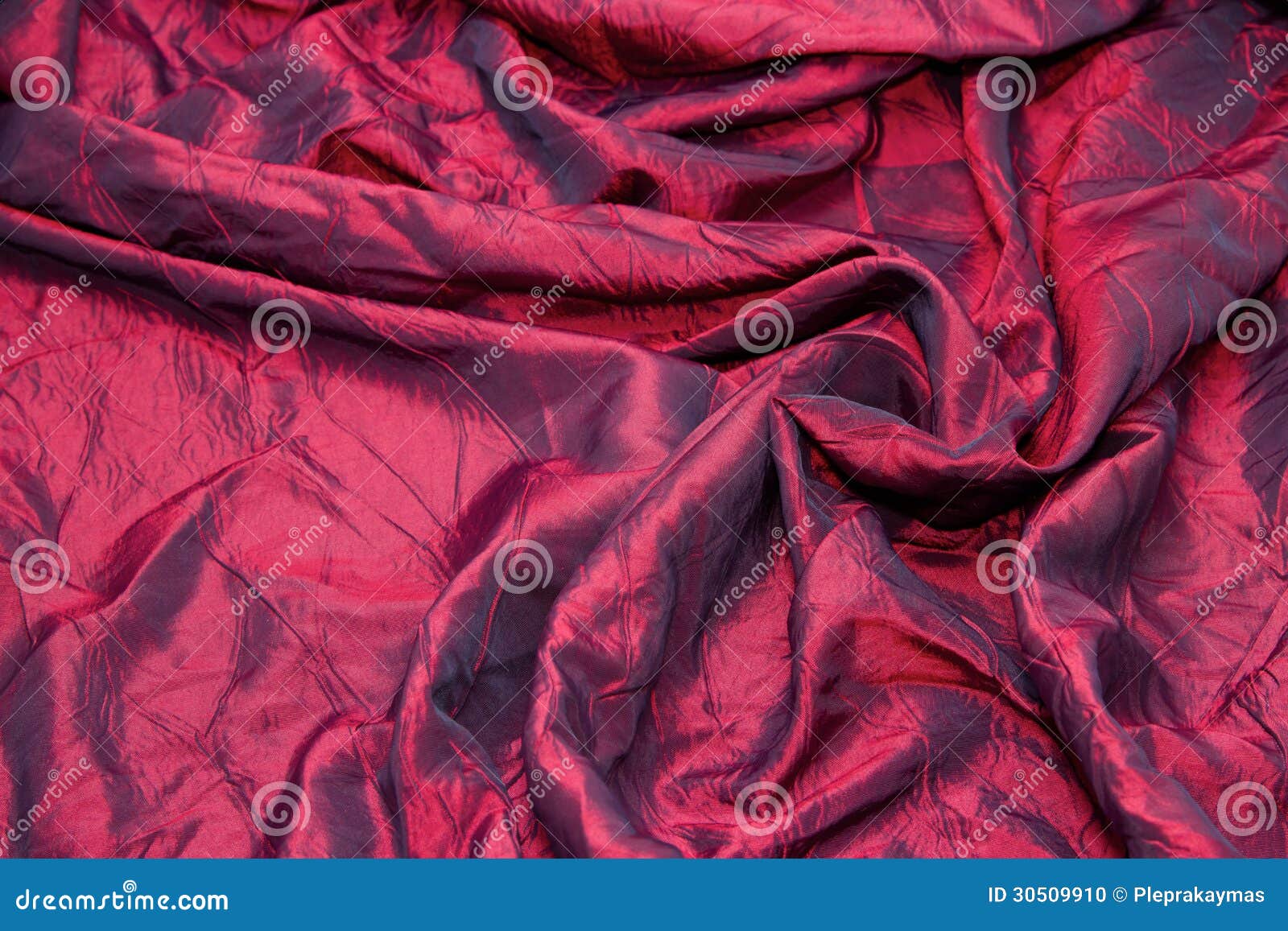 Rode zijde geweven doek stock foto. Image of textiel - 30509910