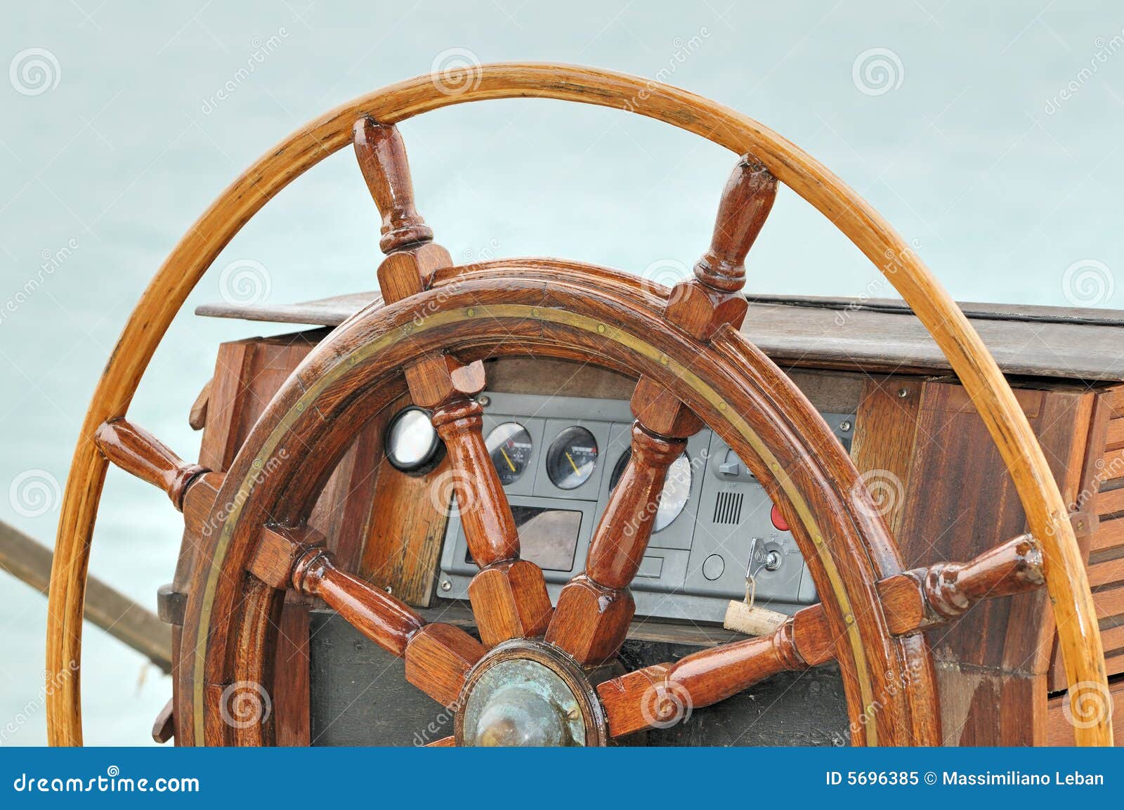 Roder fotografering för bildbyråer. Bild av riktning, yacht - 5696385