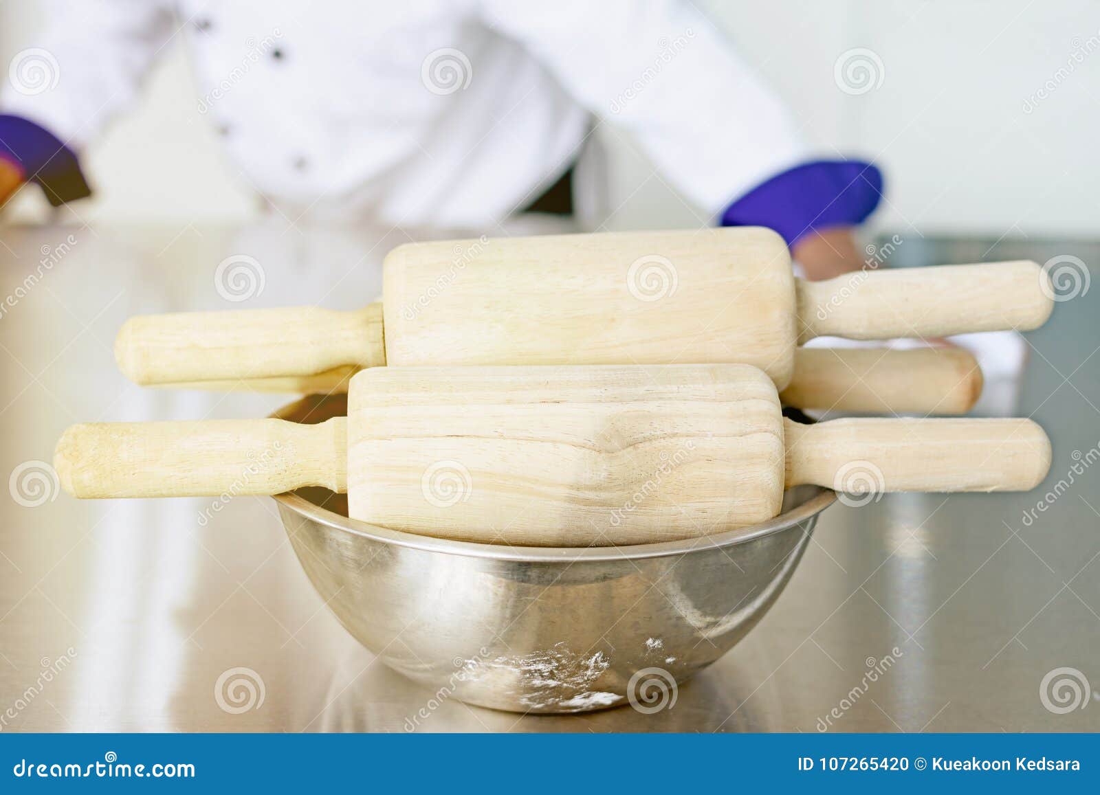 Rodillo En La Cocina Para Preparar La Comida Foto de archivo - Imagen ...