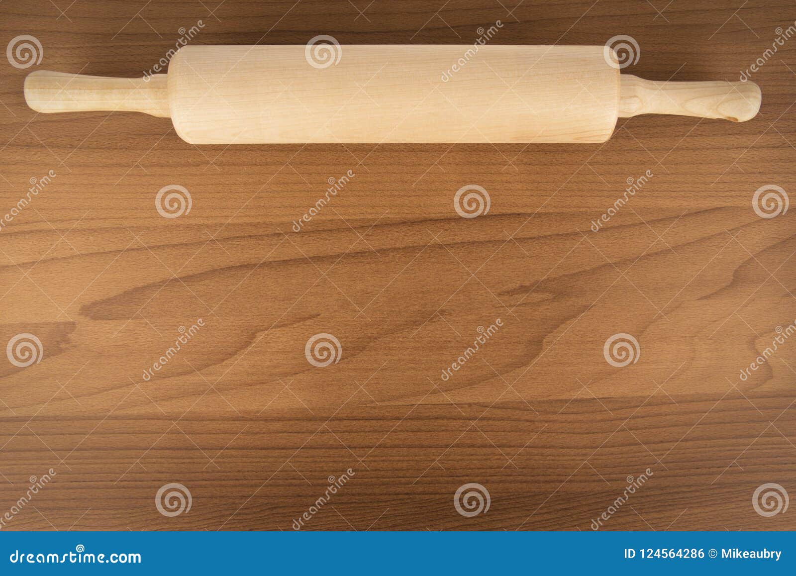 Rodillo En La Tabla De Madera, Directamente Arriba Copie El Espacio ...