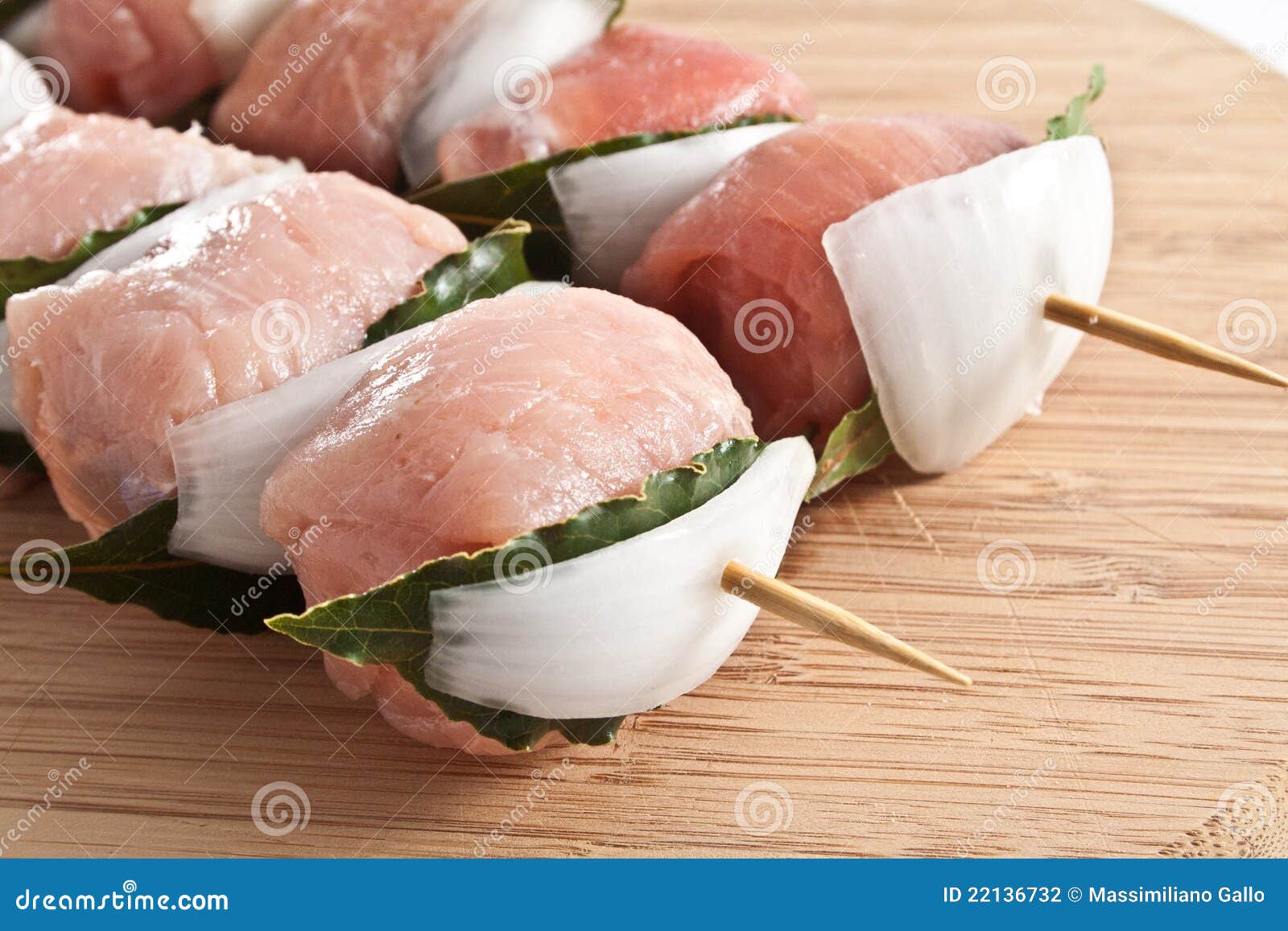 Rodillos de carne foto de archivo. Imagen de crudo, fresco - 22136732