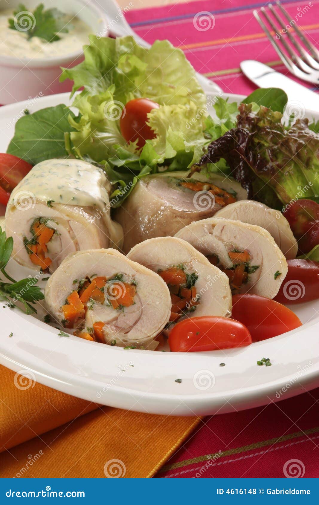 Rodillos ligeros del pollo foto de archivo. Imagen de cocina - 4616148