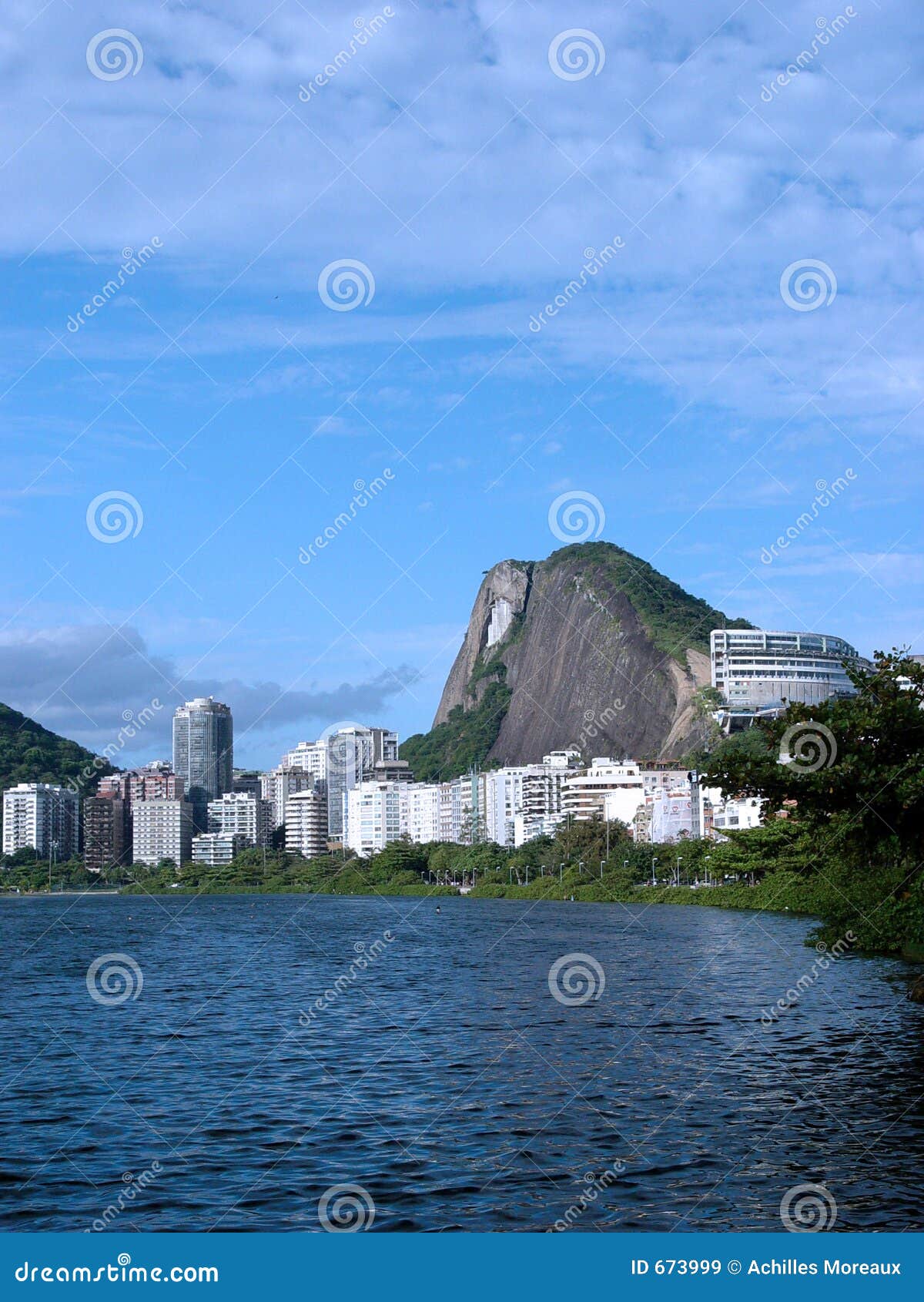 Rodrigo de Freitas lagoon stock image. Image of sugarloaf - 673999