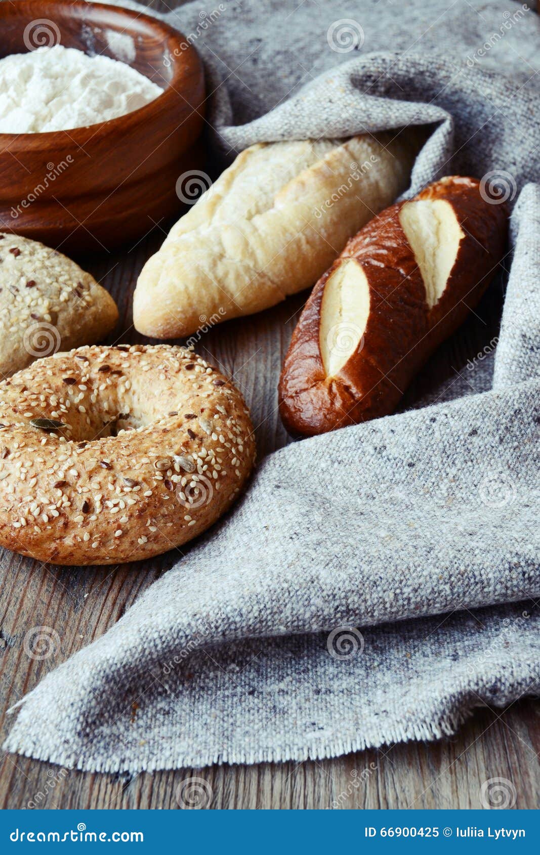 Rodzaje chleb obraz stock. Obraz złożonej z ziarna, pieczenie - 66900425