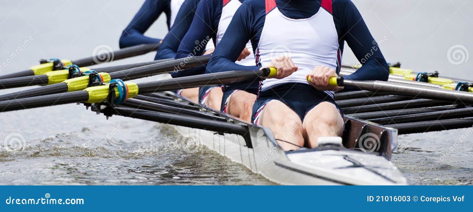 Roeiend team stock afbeelding. Image of bemanning, eenvormig - 21016003