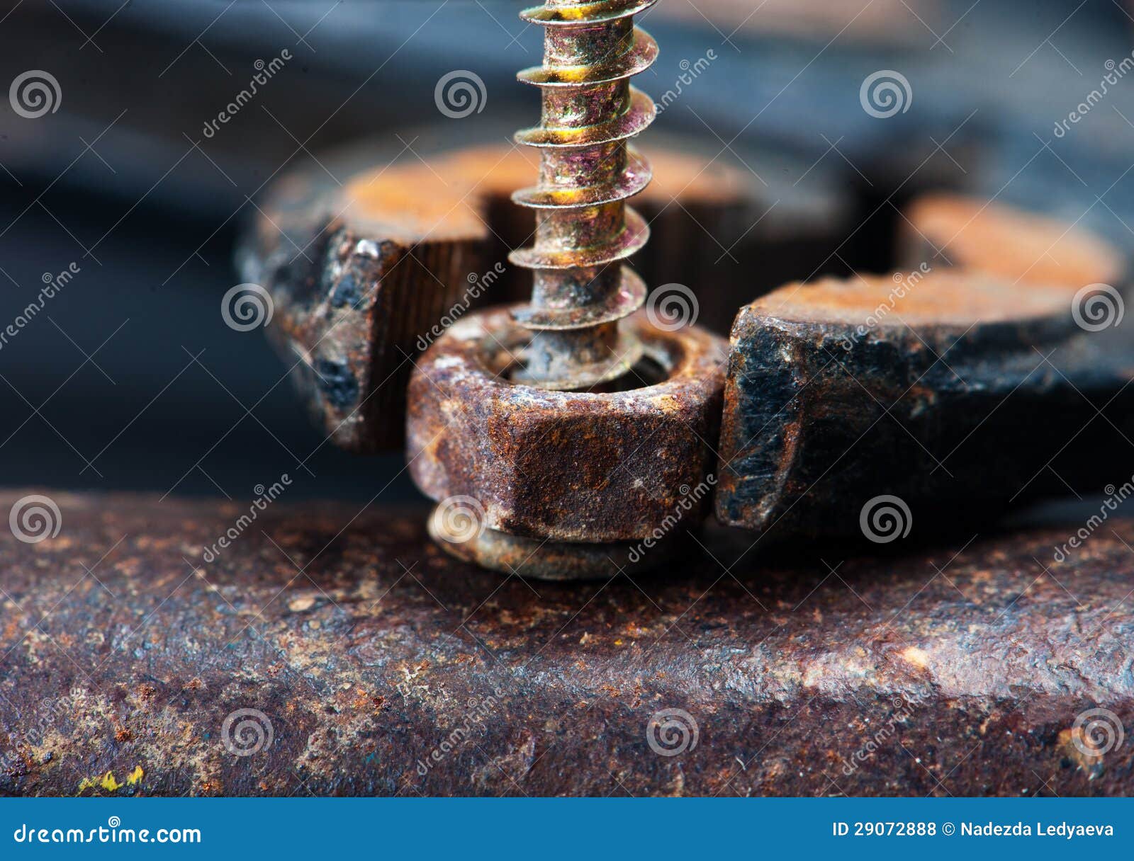 Roestige schroef en bout stock foto. Afbeelding bestaande uit nadruk ...