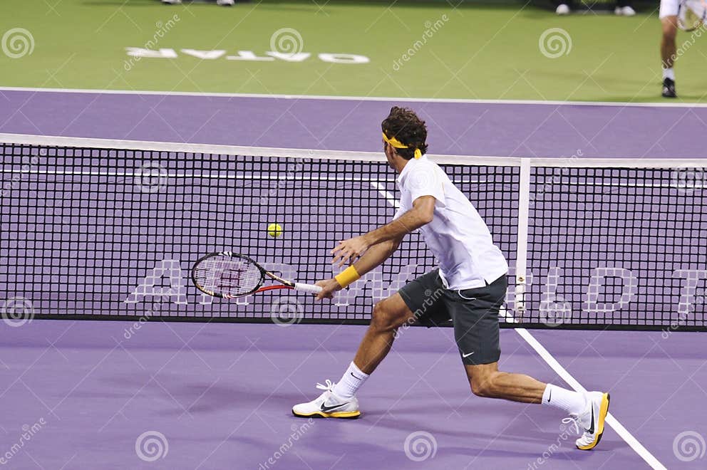 Roger Federer in action editorial photography. Image of competitive ...