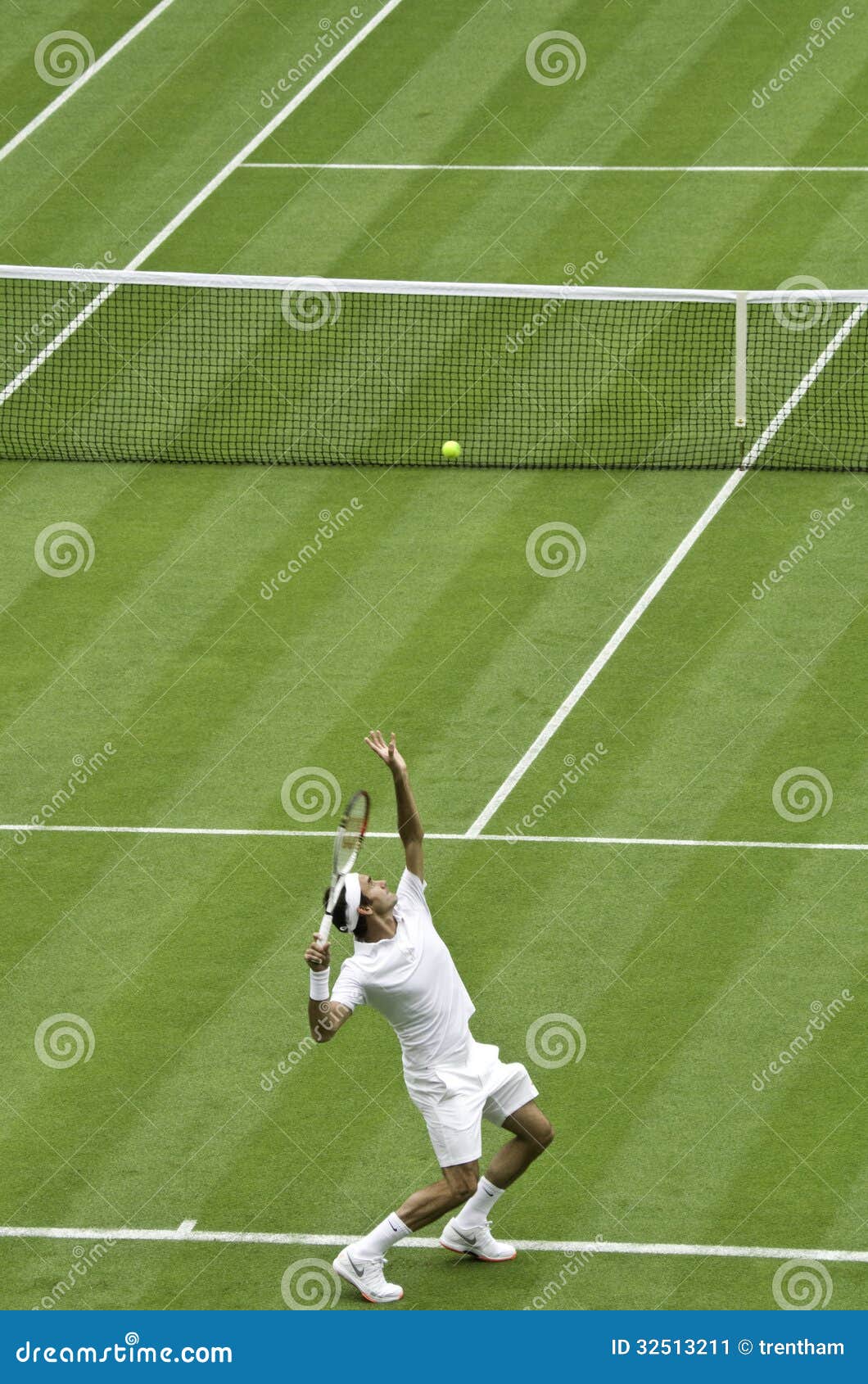 Roger Federer editorial photo. Image of tennis, ball - 32513211