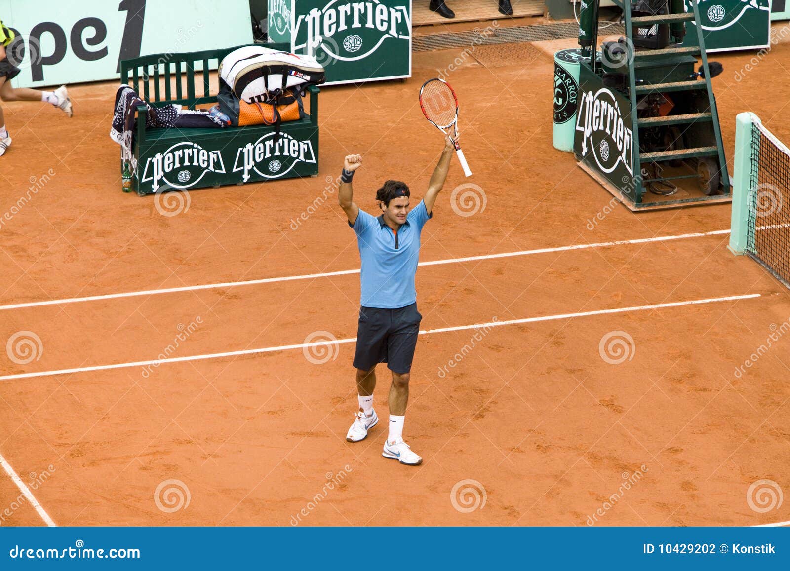 Roger Federer of Switzerland Rejoices To Win at Editorial Photography ...