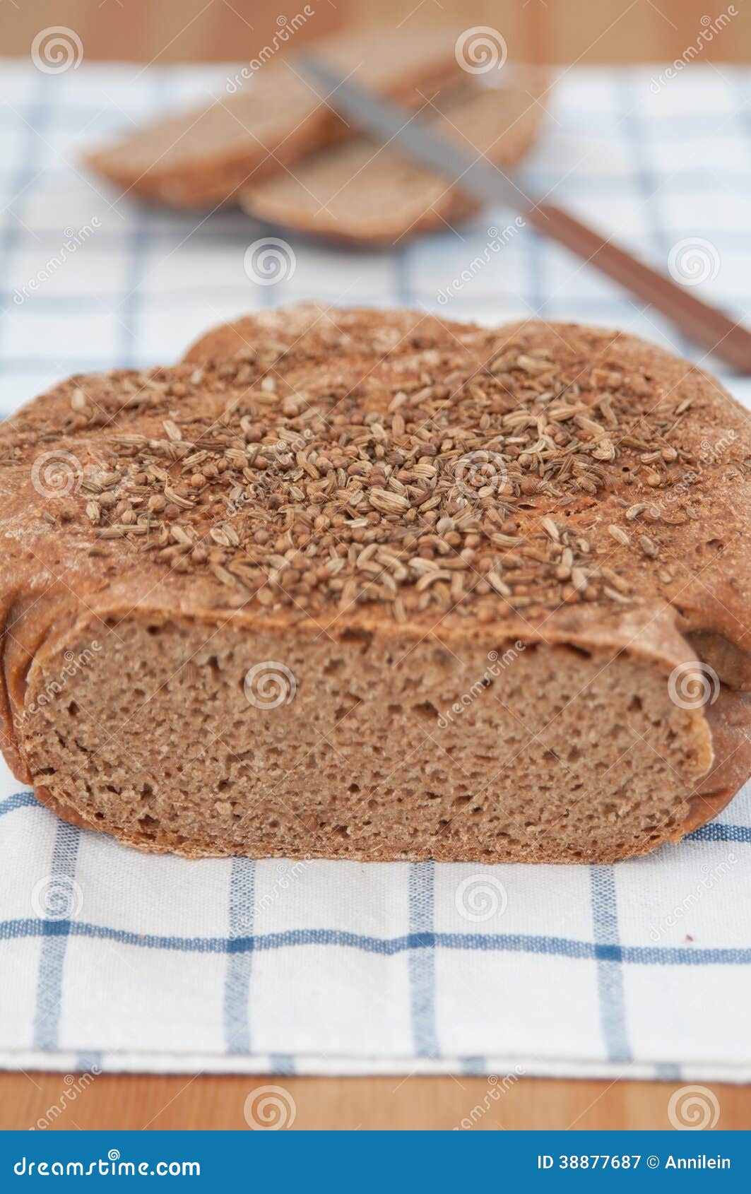 Roggebrood stock afbeelding. Image of rogge, ontbijt - 38877687