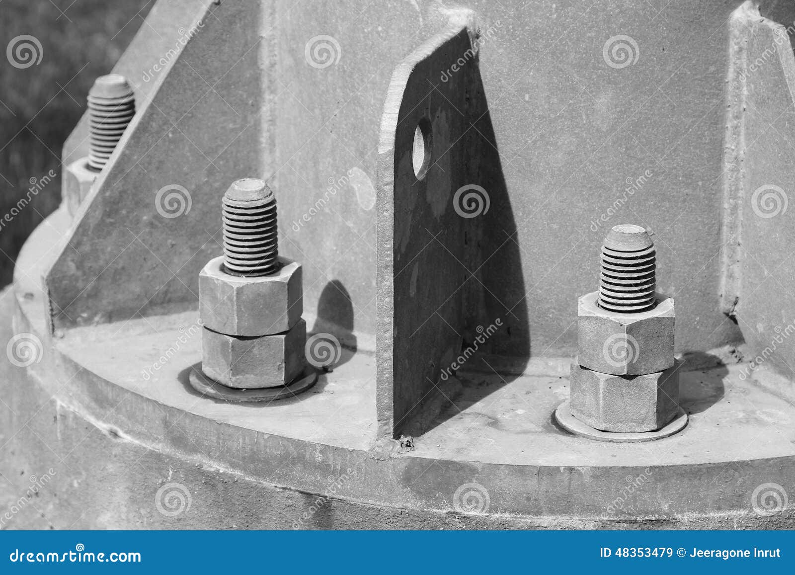 Rohrflansch mit Bolzen stockbild. Bild von metall, schwer - 48353479