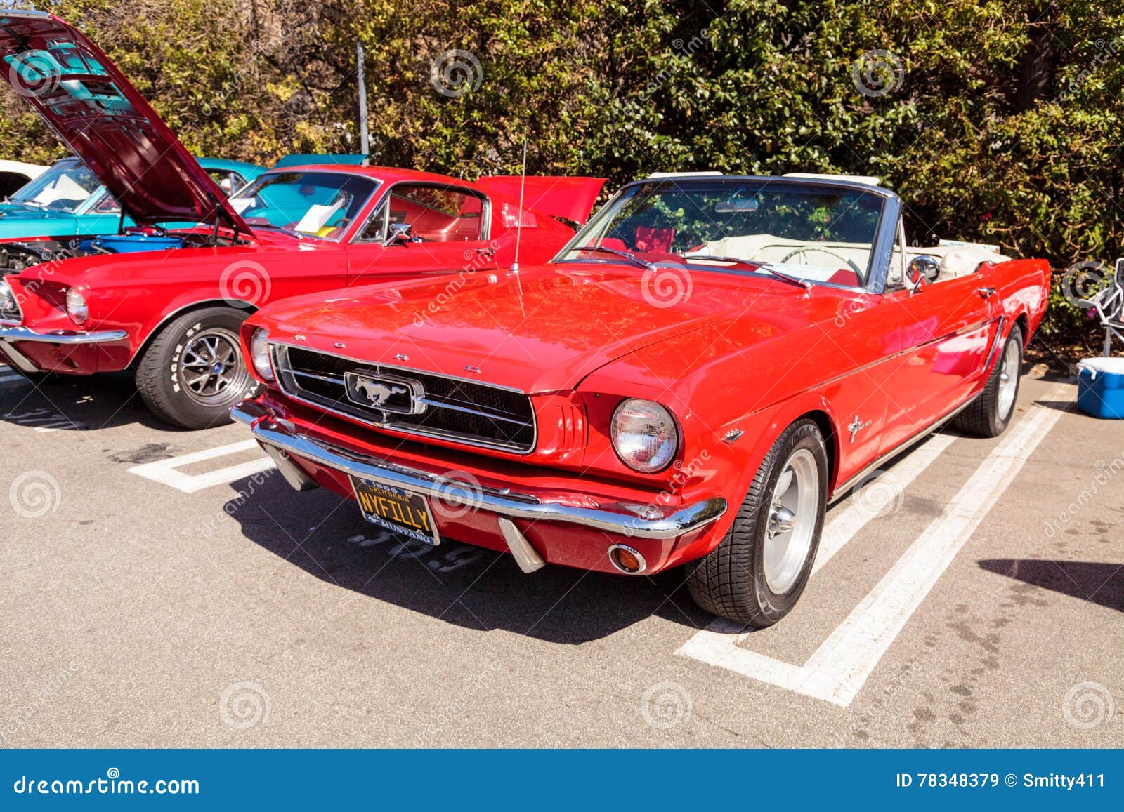 Rojo Ford Mustang 1965 imagen de archivo editorial. Imagen de club ...