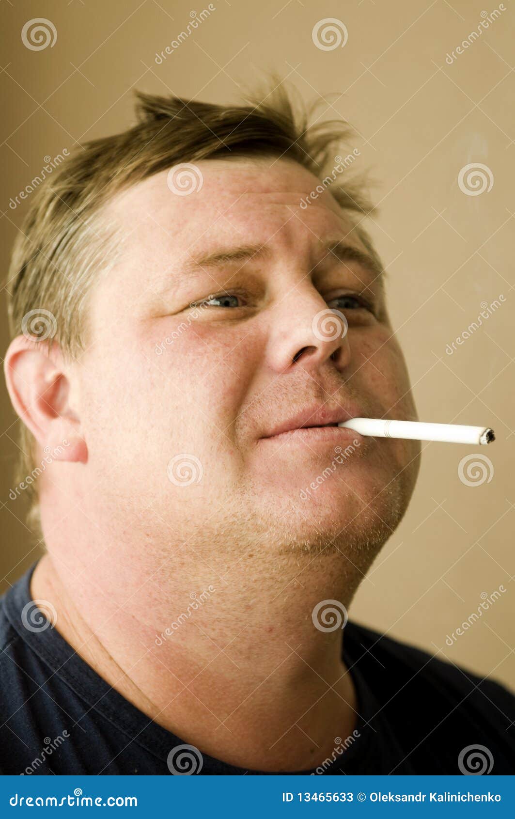 Rokende verslaafde stock afbeelding. Image of menselijk - 13465633