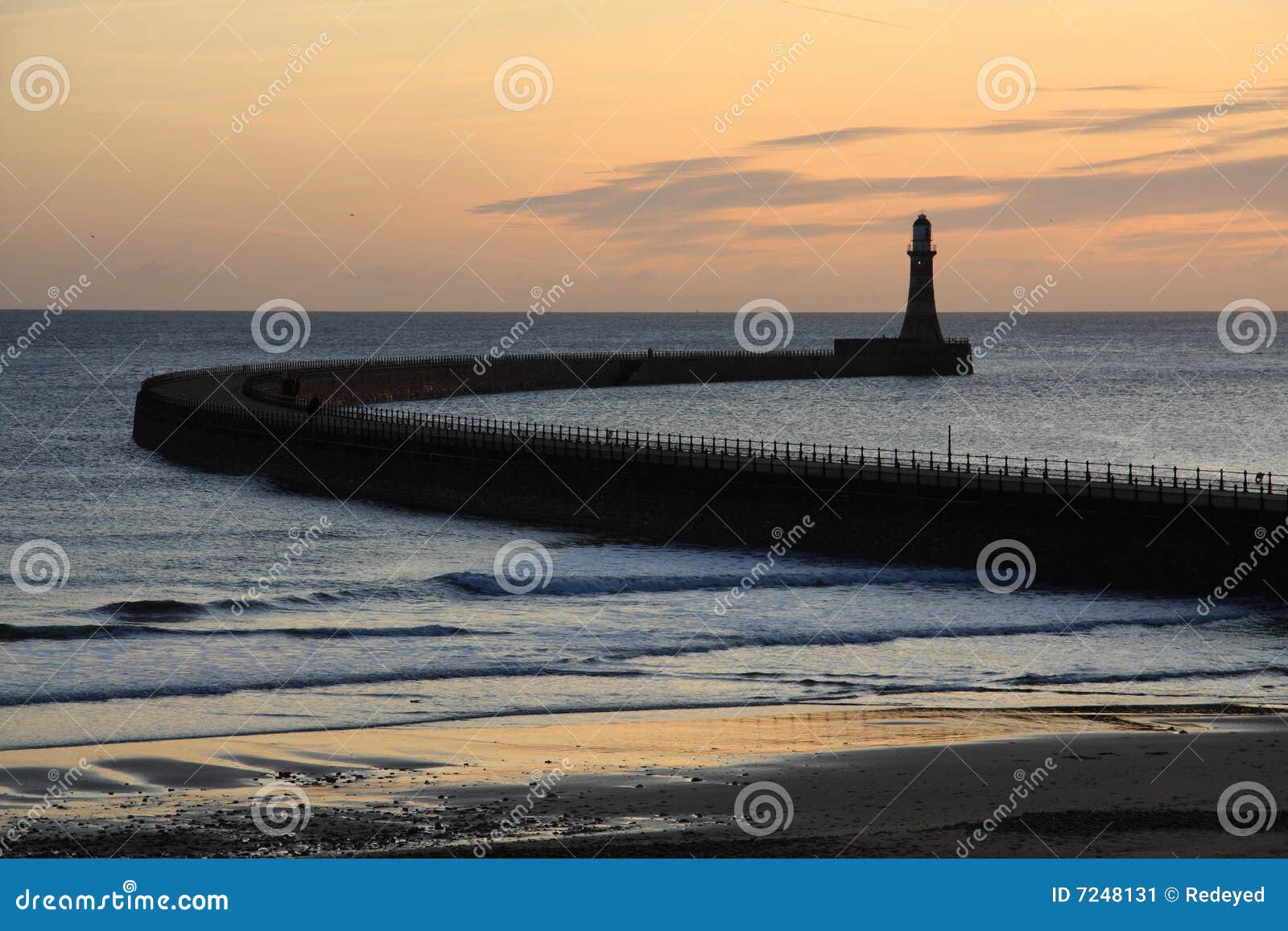 Roker Pier stock image. Image of roker, sunderland, waves - 7248131