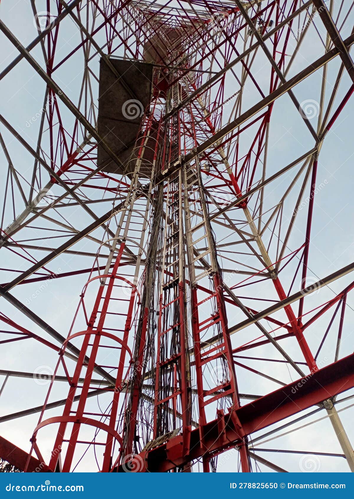 The Role of Telecommunication Towers in Achieving Universal Internet ...