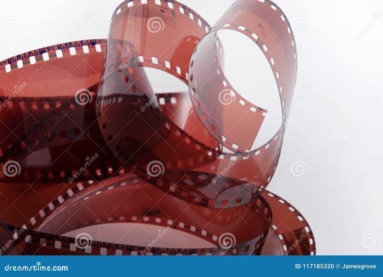 Rolle des Kamerafilmes stockfoto. Bild von flicks, verzog - 117185320