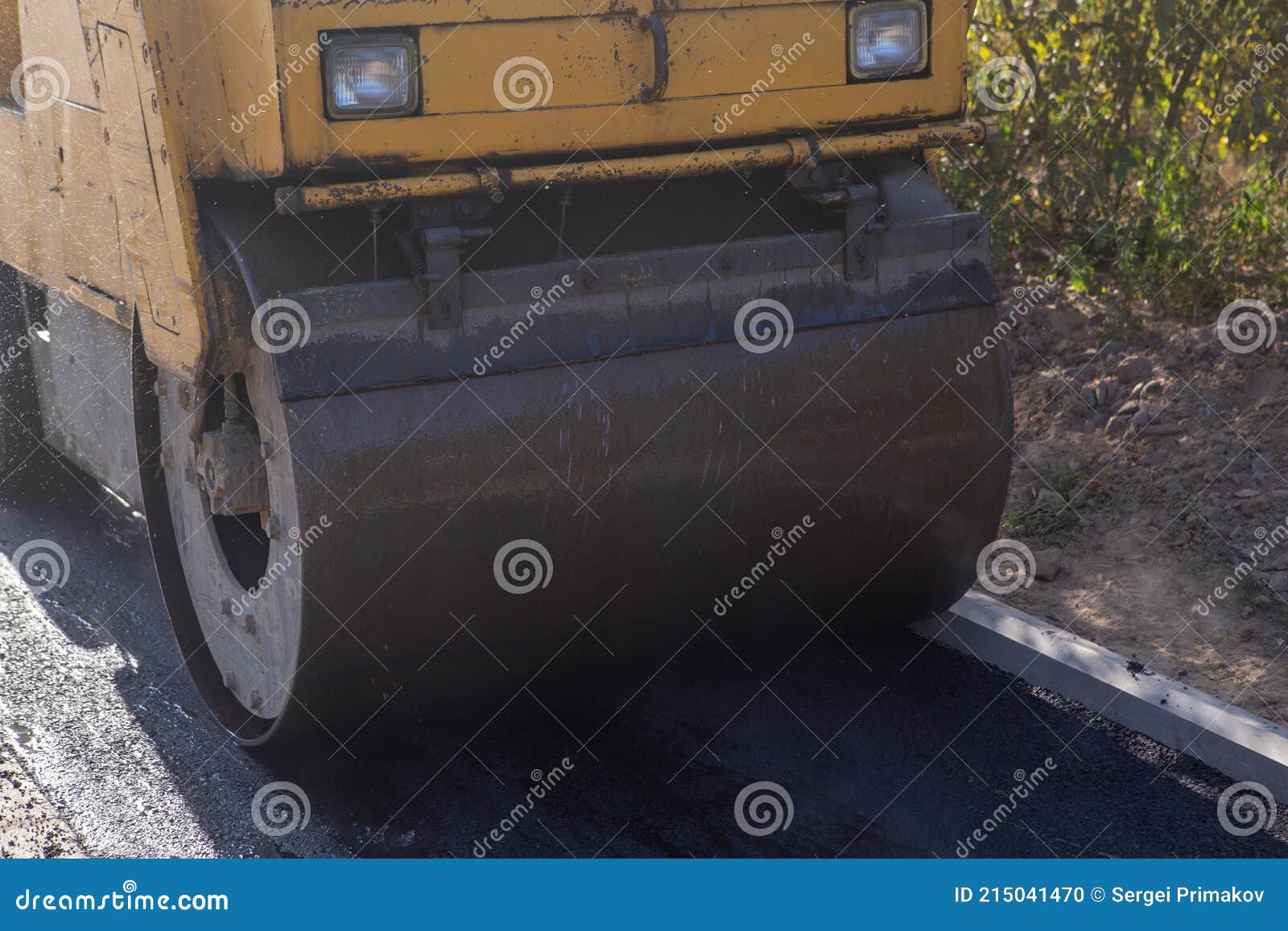 The Roller Compacts the Asphalt Stock Photo - Image of builder ...