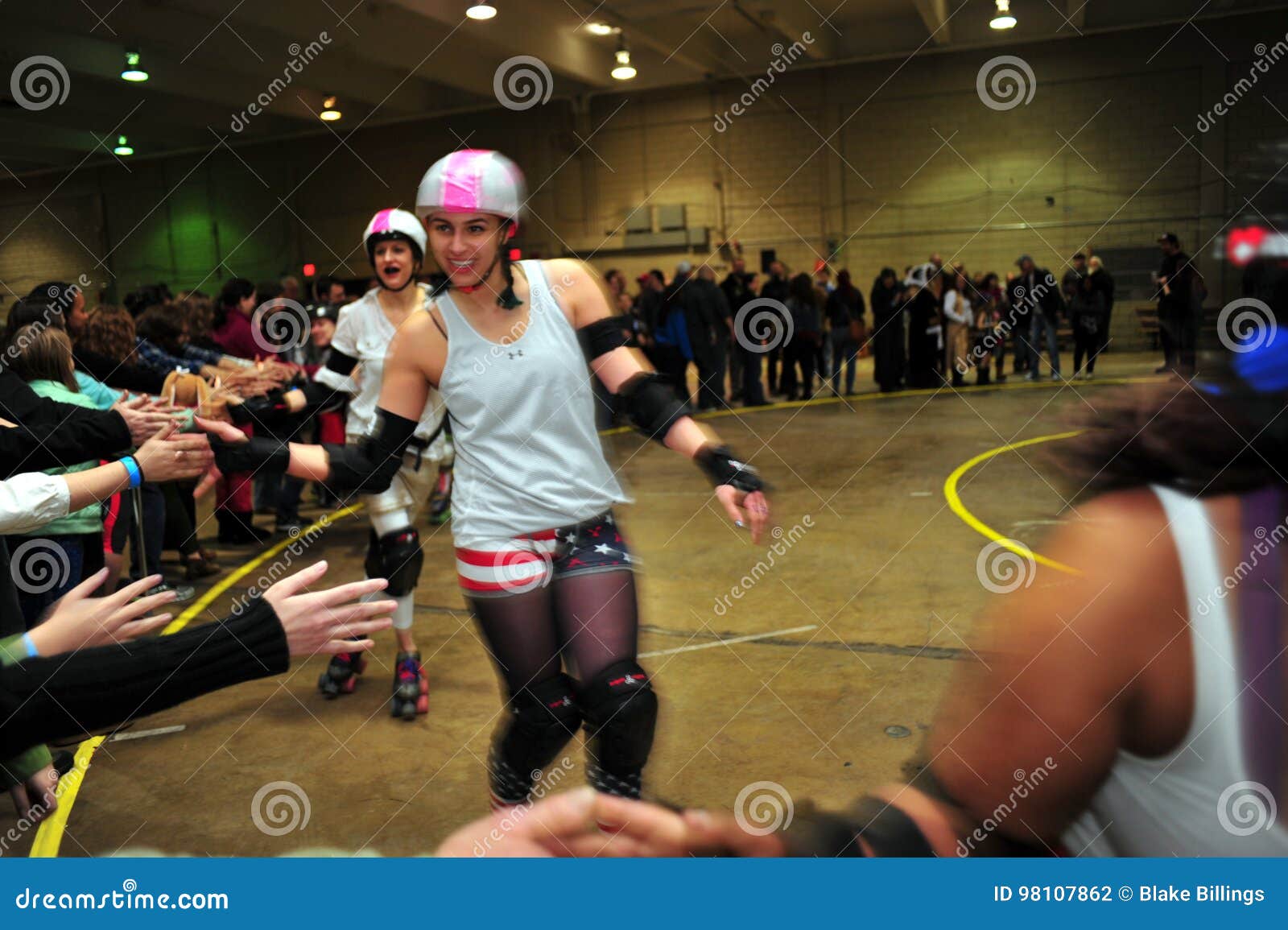 Roller Derby Girls editorial photography. Image of competitive - 98107862